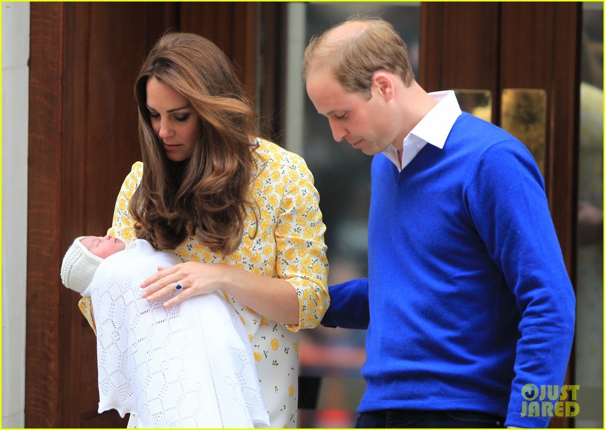 Royal Baby Girl's First Photos with Kate Middleton & Prince William ...