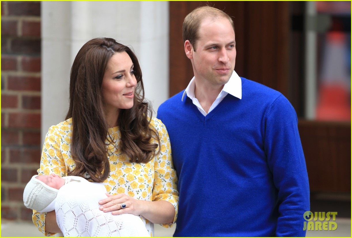 Royal Baby Girl's First Photos with Kate Middleton & Prince William ...