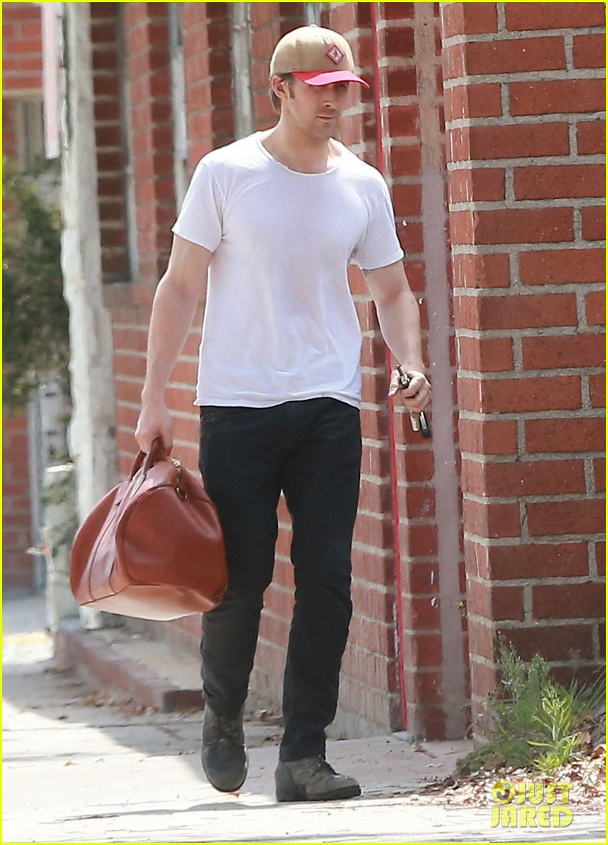 Ryan Gosling Shows Off His Toned Arms After a Gym Session: Photo ...