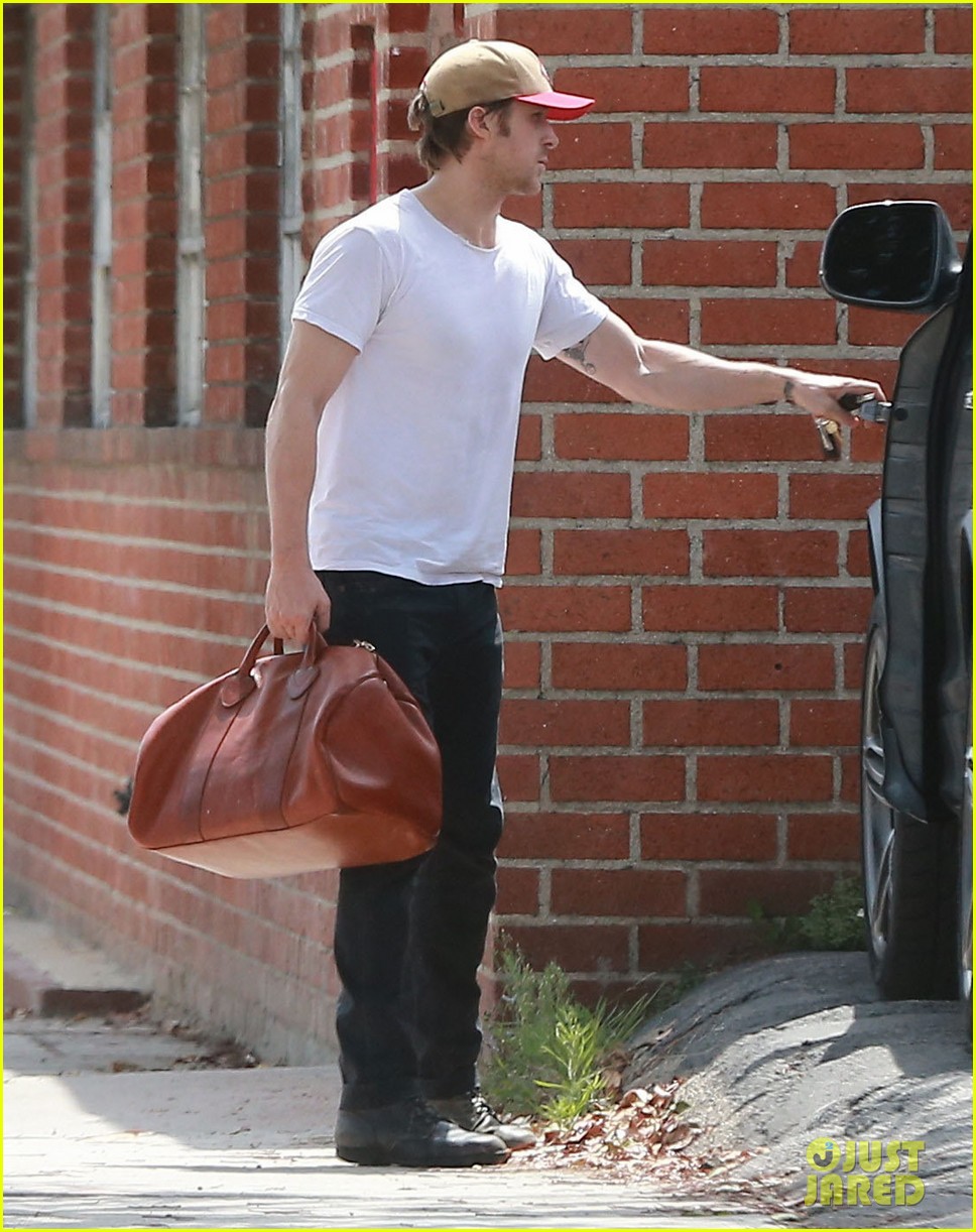 Ryan Gosling Shows Off His Toned Arms After a Gym Session: Photo ...