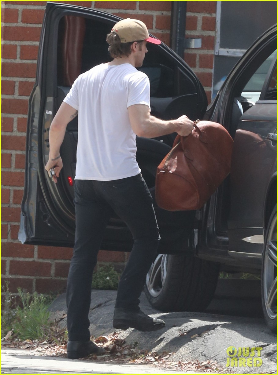 Ryan Gosling Shows Off His Toned Arms After a Gym Session: Photo ...