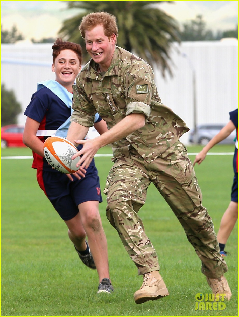 Prince Harry Rocks Uniform to Play Touch Rugby with Kids in New Zealand ...