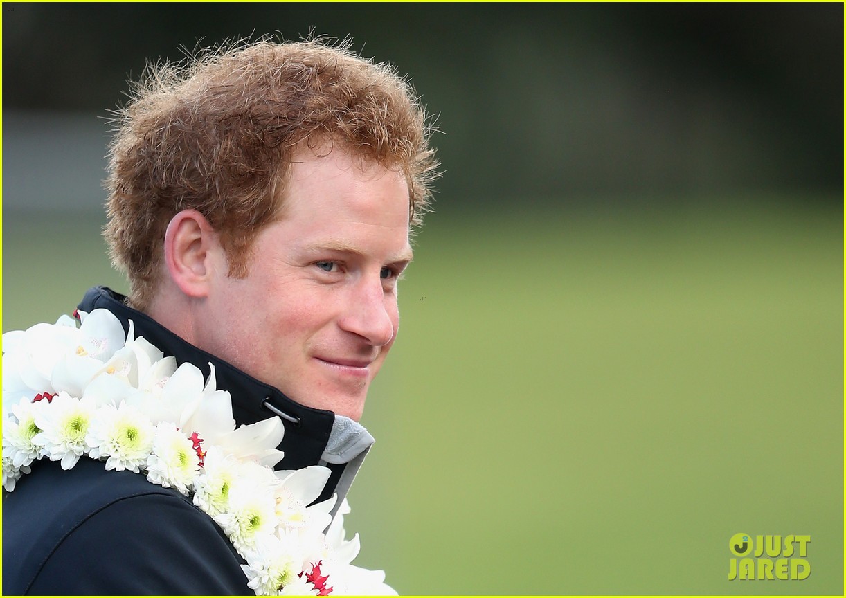 Prince Harry Plays Pool & Ping Pong in New Zealand: Photo 3370797 ...