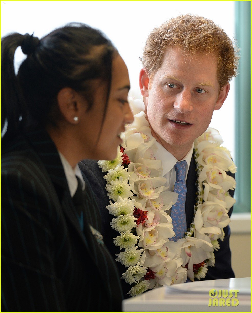 Photo: prince harry pool ping pong new zealand 09 | Photo 3370800 ...