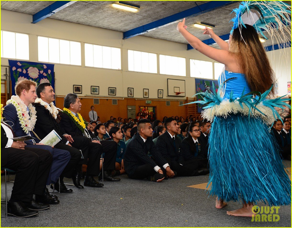 Prince Harry Plays Pool & Ping Pong in New Zealand: Photo 3370801 ...