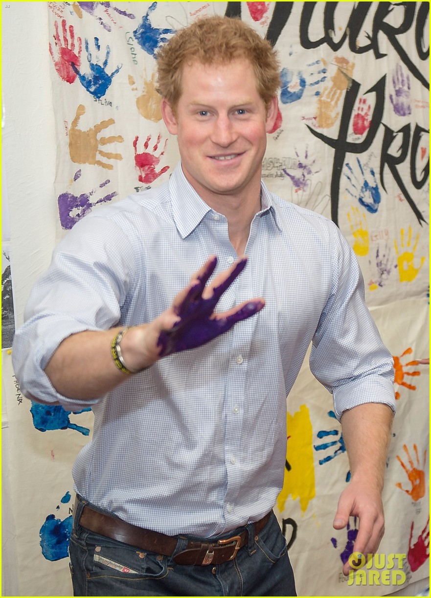 Prince Harry Plays Pool & Ping Pong in New Zealand: Photo 3370810 ...