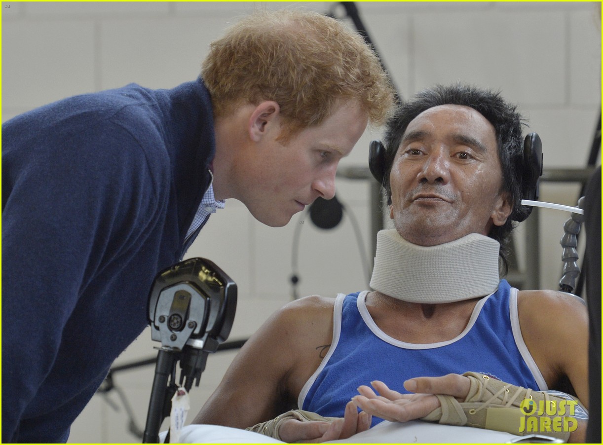 Prince Harry Plays Pool & Ping Pong in New Zealand: Photo 3370824 ...