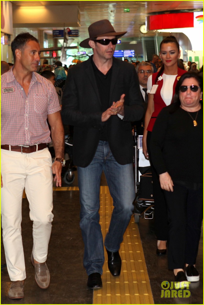 Hugh Jackman Happily Touches Down in Istanbul: Photo 3381650 | Hugh ...