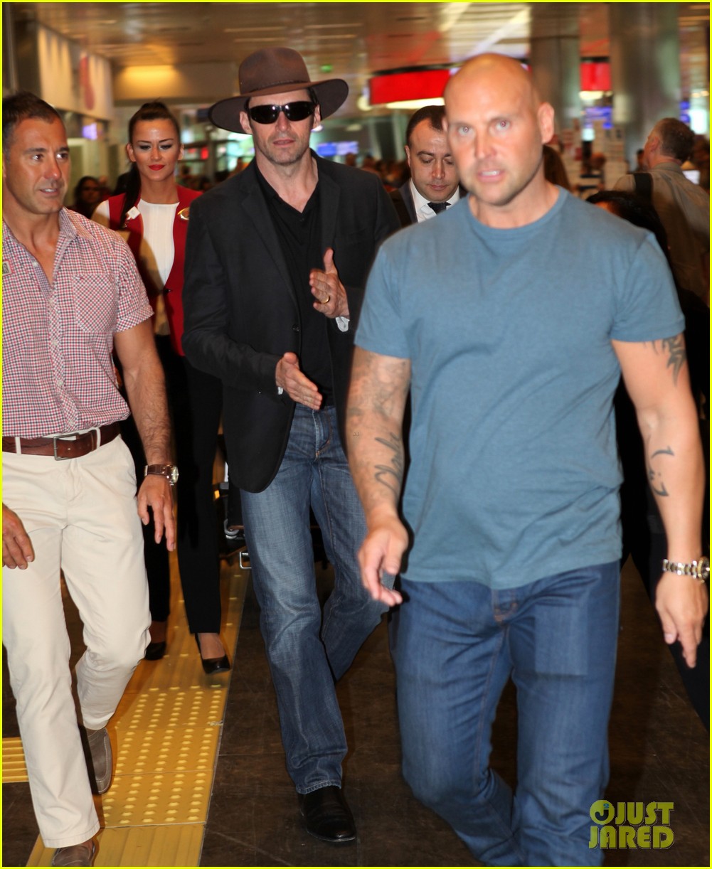 Hugh Jackman Happily Touches Down in Istanbul: Photo 3381651 | Hugh ...