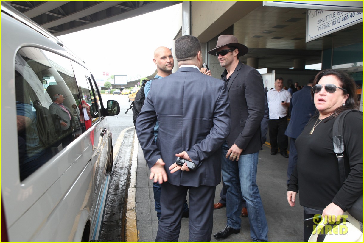 Hugh Jackman Happily Touches Down in Istanbul: Photo 3381658 | Hugh ...