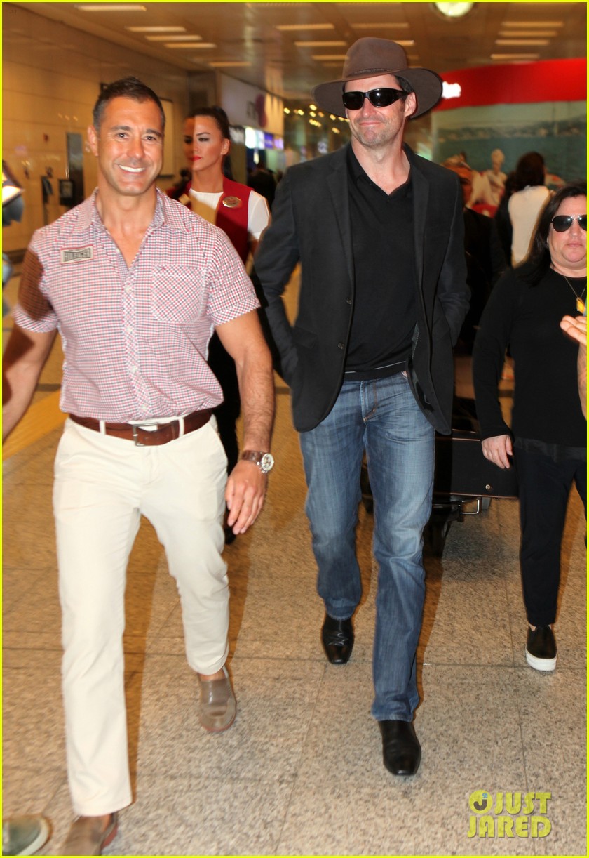 Hugh Jackman Happily Touches Down in Istanbul: Photo 3381660 | Hugh ...