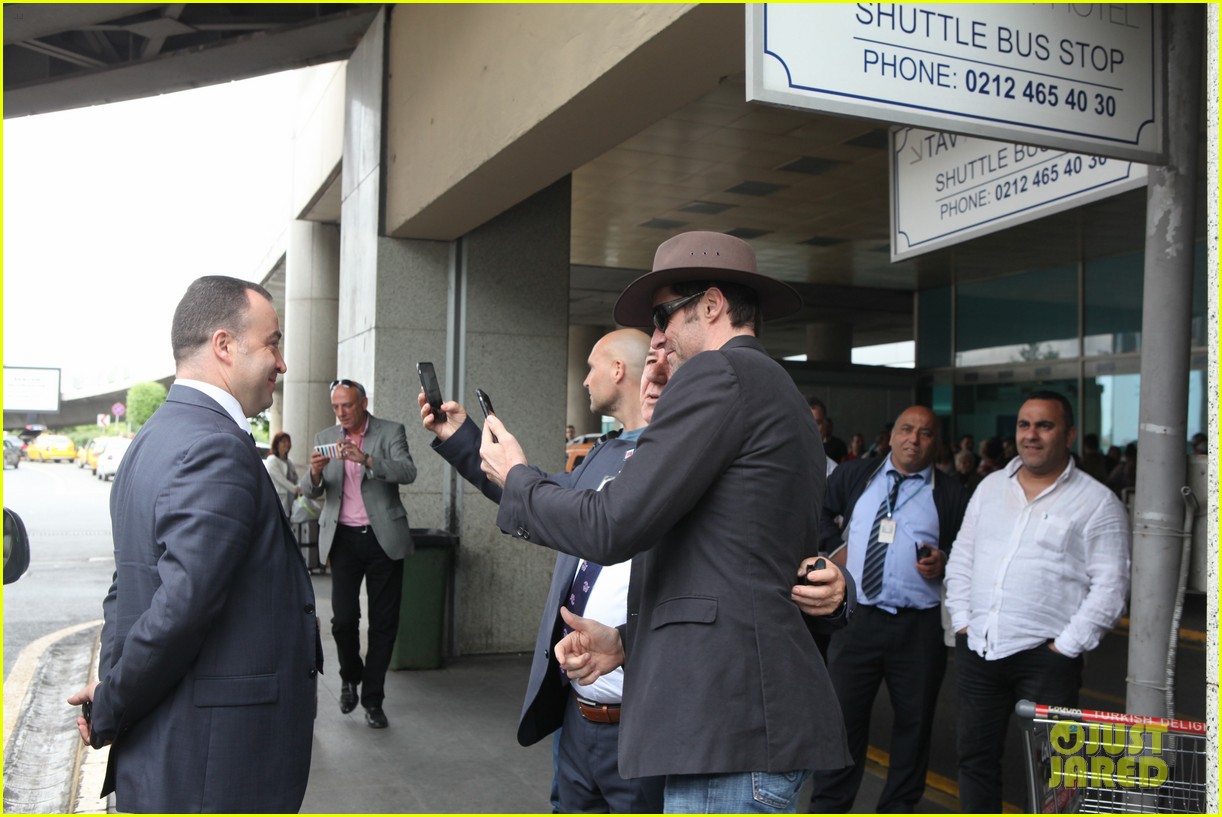 Hugh Jackman Happily Touches Down in Istanbul: Photo 3381663 | Hugh ...