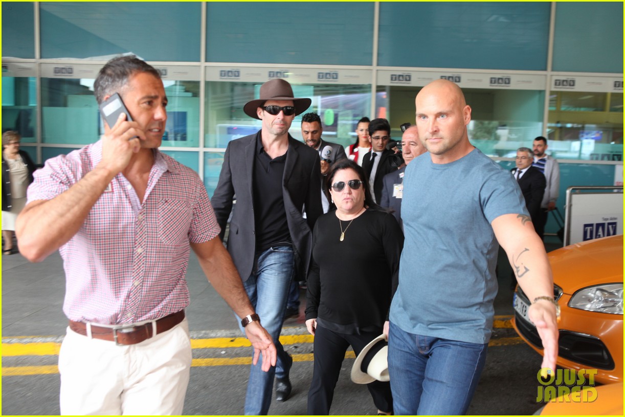 Hugh Jackman Happily Touches Down in Istanbul: Photo 3381667 | Hugh ...