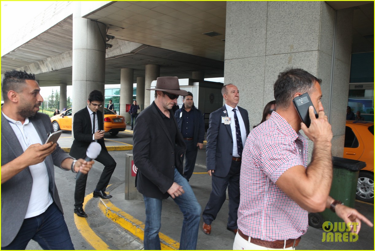 Hugh Jackman Happily Touches Down in Istanbul: Photo 3381668 | Hugh ...