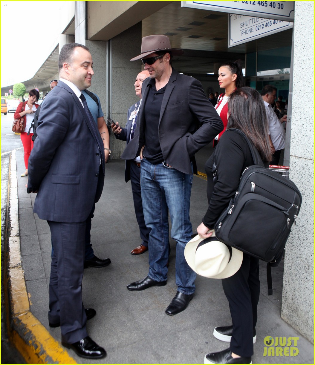 Hugh Jackman Happily Touches Down in Istanbul: Photo 3381669 | Hugh ...