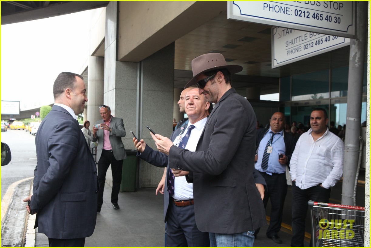 Hugh Jackman Happily Touches Down in Istanbul: Photo 3381672 | Hugh ...