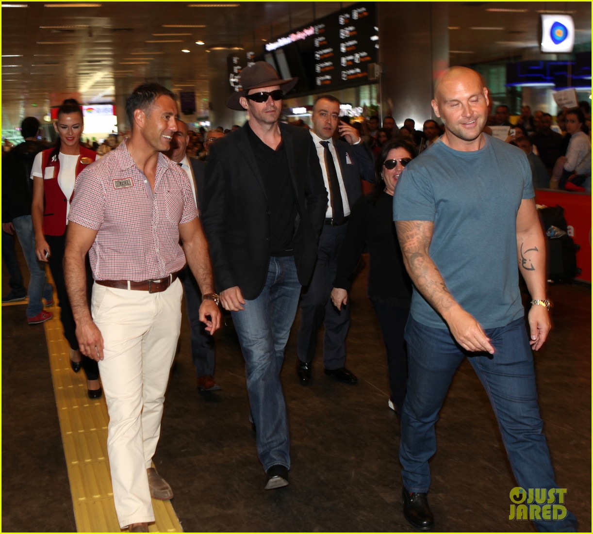 Hugh Jackman Happily Touches Down in Istanbul: Photo 3381675 | Hugh ...