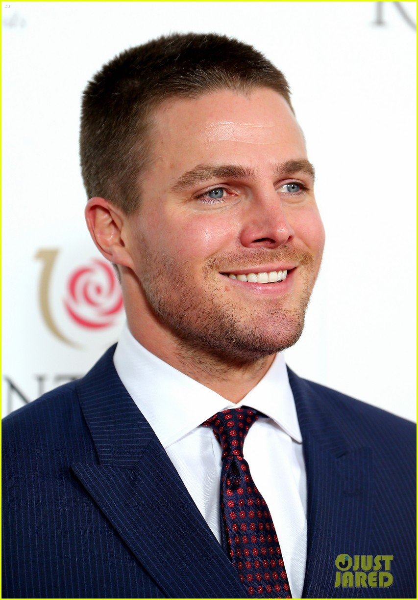 Sarah Hyland & Stephen Amell Wear Their Best Derby Outfits in Kentucky ...