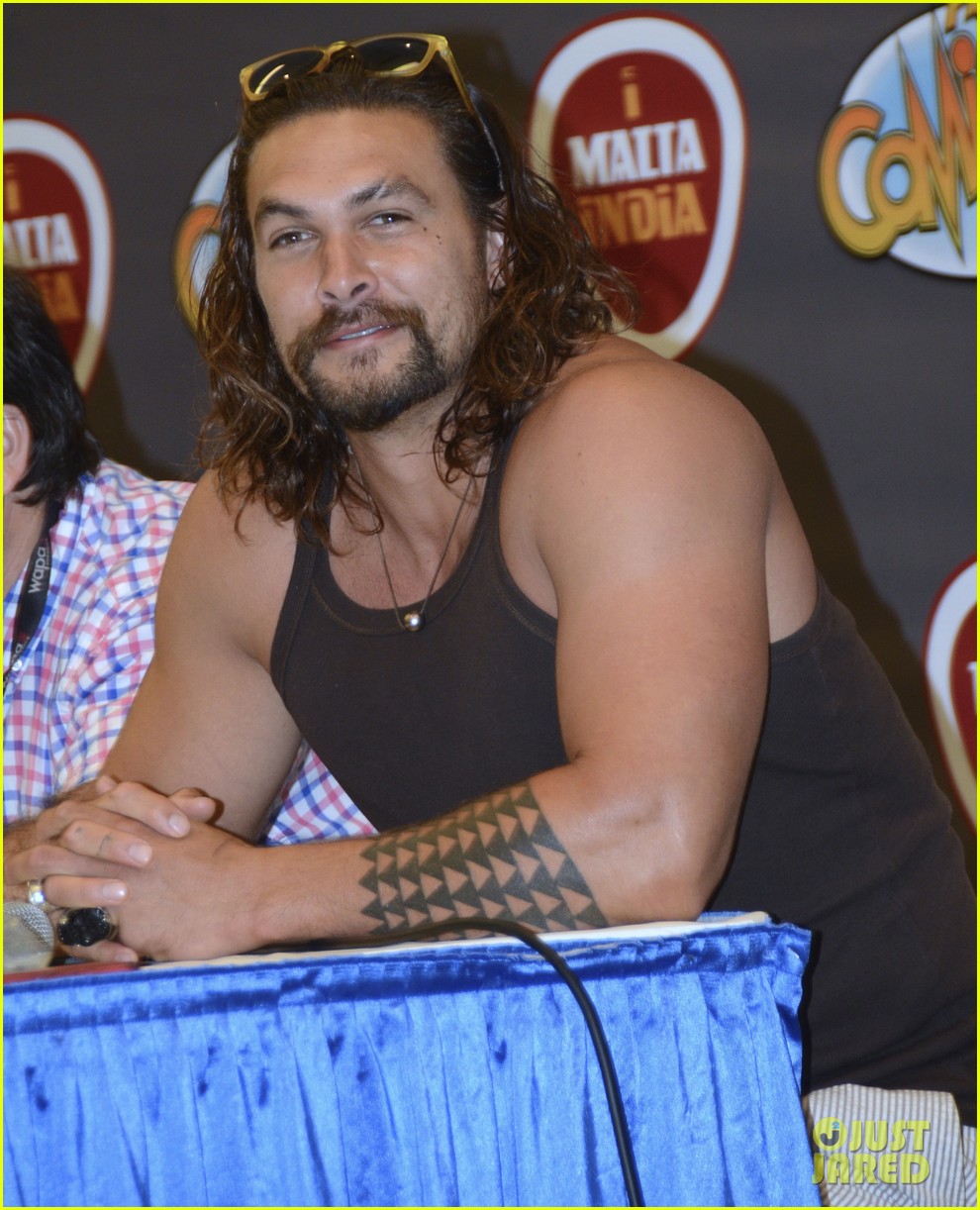 Jason Momoa's Muscles Look Out Of Control at Puerto Rico Comic-Con ...