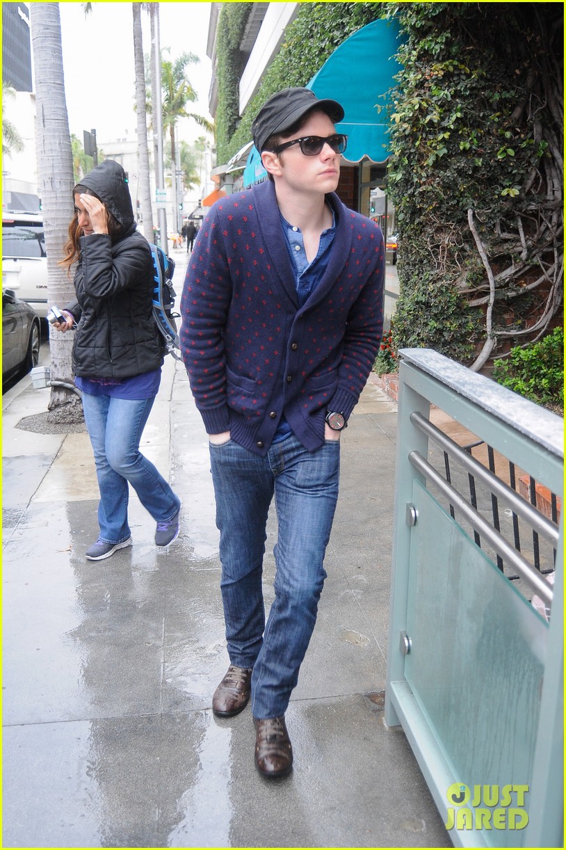 Lea Michele Braves The Rain At Disneyland For Tea Party With Minnie ...