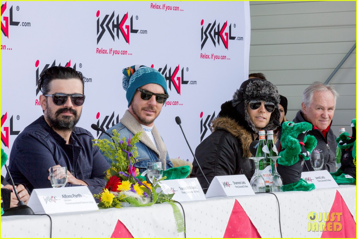 Jared Leto Performs in Crazy Outfit During Thirty Seconds to Mars ...