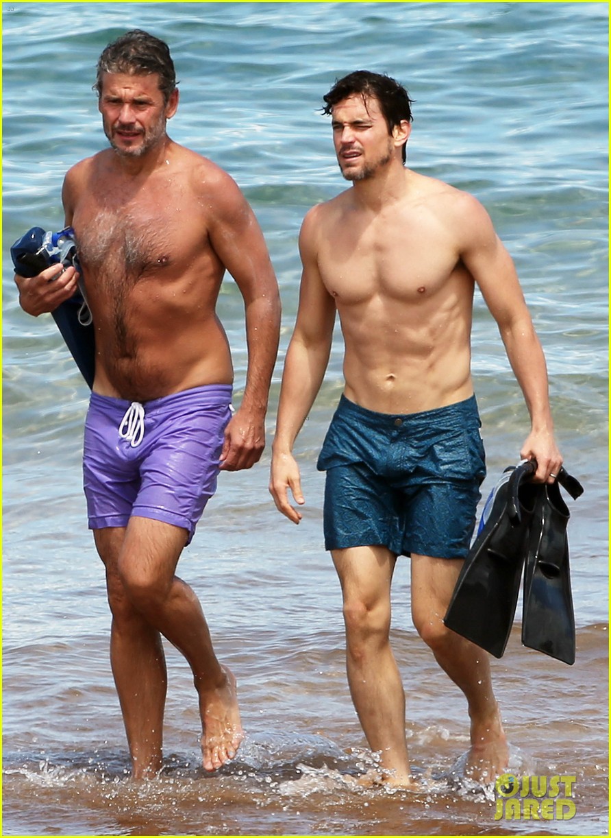 Matt Bomer Shows Off Shirtless Body While Paddleboarding With Husband ...