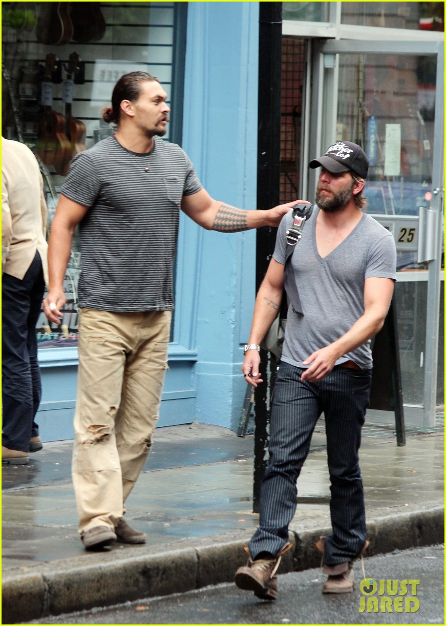 Jason Momoa Shows Off His Aquaman Physique in London: Photo 3374503 ...