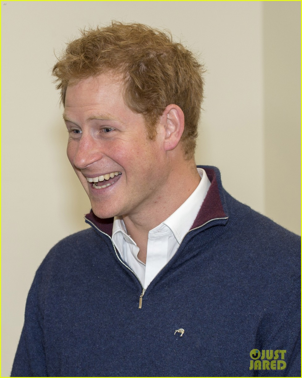 Photo: prince harry lizard new zealand 20 | Photo 3366641 | Just Jared ...
