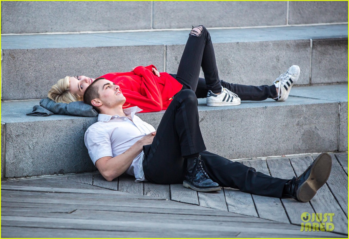 Emma Roberts & Dave Franco Share Big Smooch On 'Nerve' Set in Brooklyn!: Photo 3359929 | Dave ...