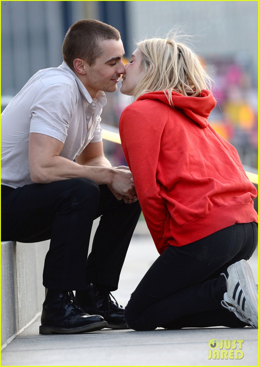 Emma Roberts & Dave Franco Share Big Smooch On 'Nerve' Set in Brooklyn!: Photo 3359936 | Dave ...