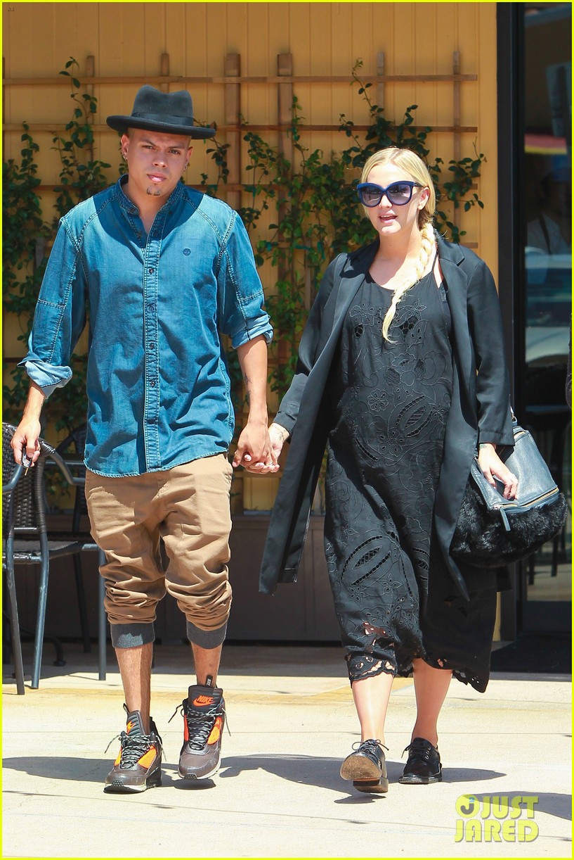 Ashlee Simpson's Husband Drops New Song 'How to Live Alone' - Listen ...