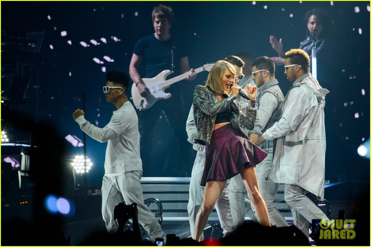 Taylor Swift Breaks Vevo Records with 'Bad Blood' Music Video: Photo ...