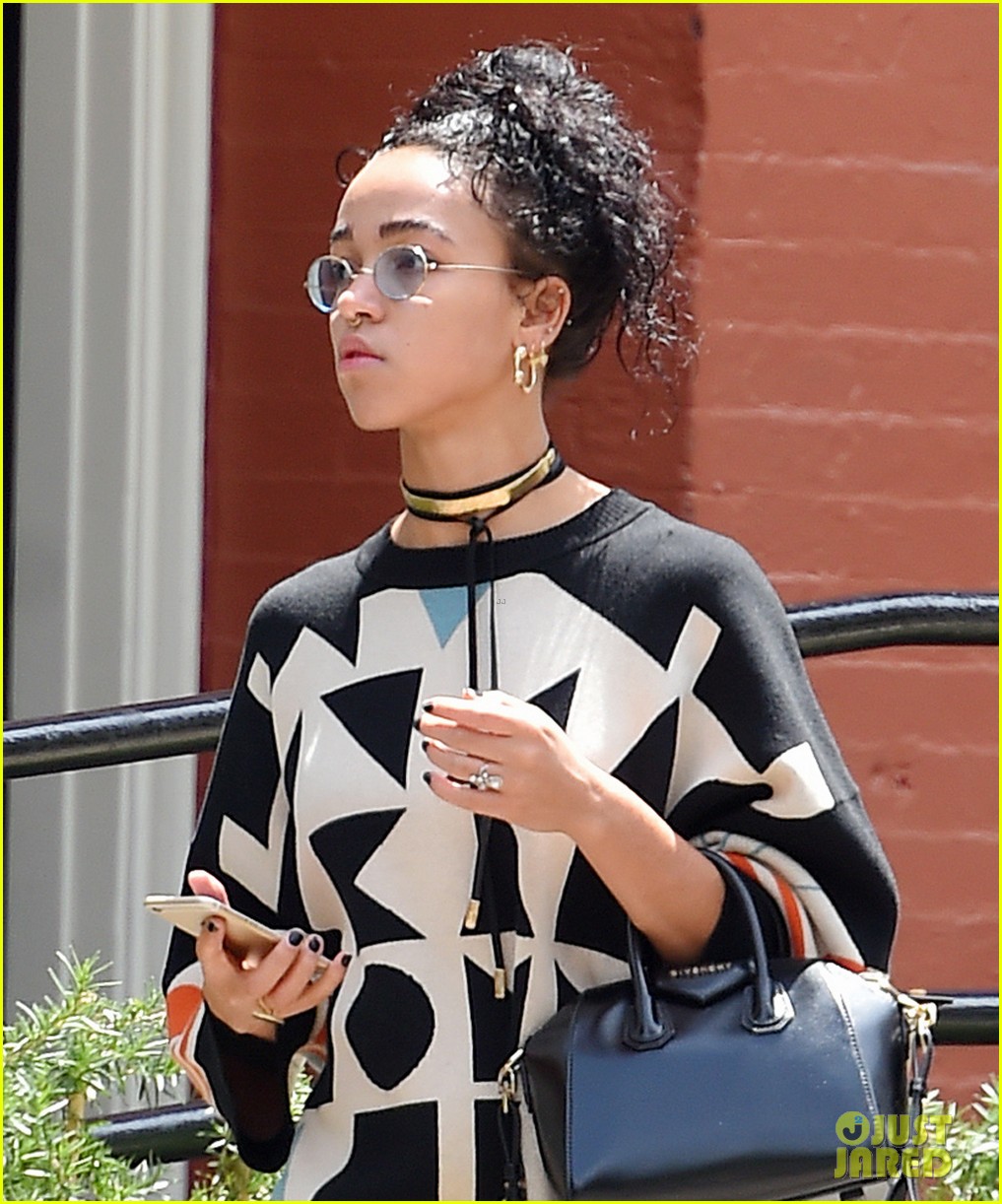 FKA twigs Says She's Not the Queen of Vogueing: Photo 3375297 | Photos ...