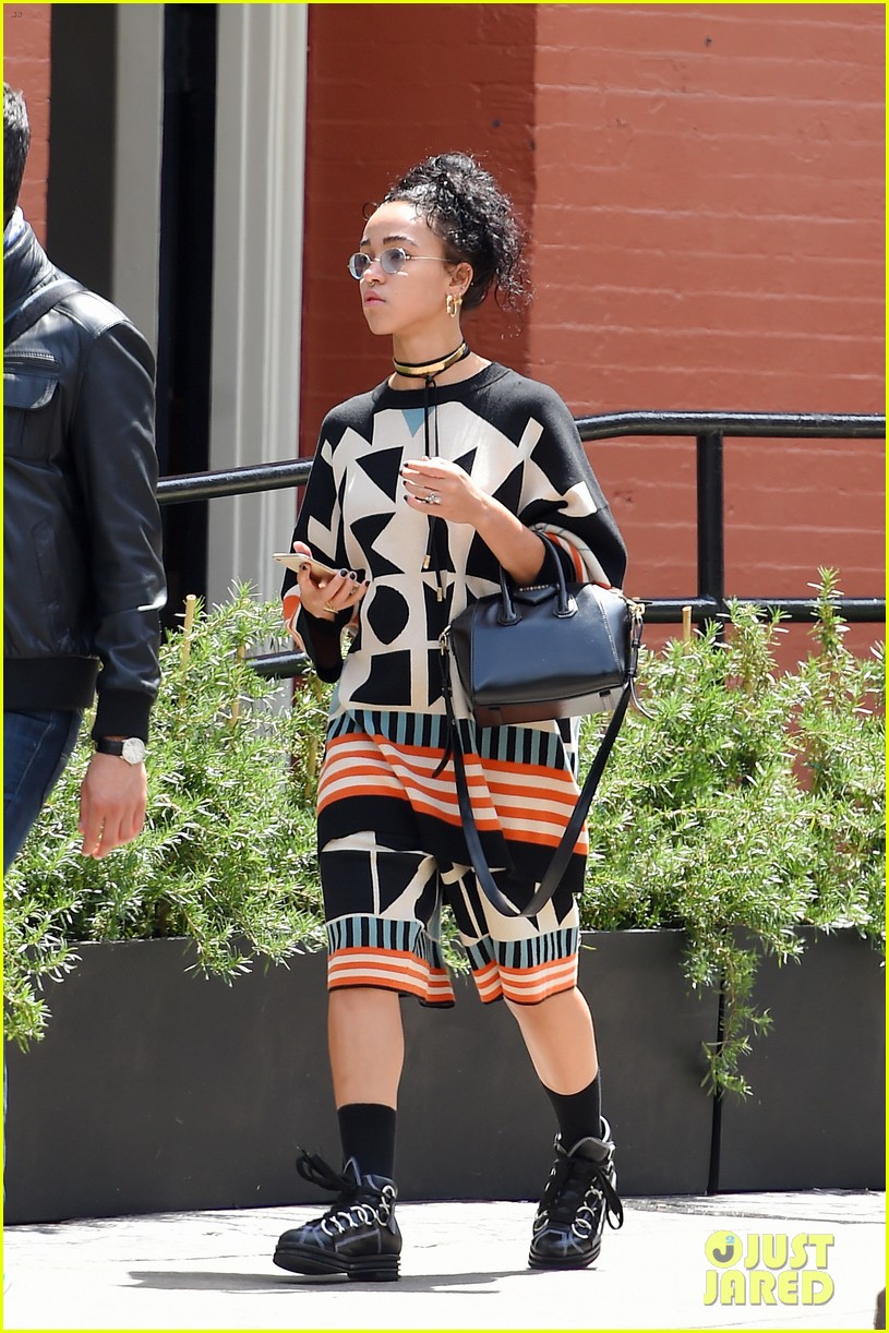 FKA twigs Says She's Not the Queen of Vogueing: Photo 3375300 ...