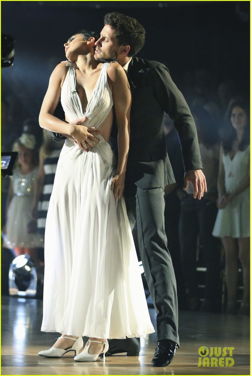 Rumer Willis Debuts New Makeup Collection On 'Dancing With The Stars ...