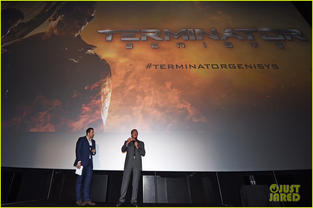 Arnold Schwarzenegger Scaring Fans as The Terminator is the Funniest ...