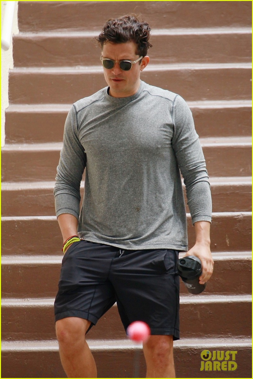 Orlando Bloom Continues to Work Out His Body in Malibu: Photo 3398428 ...