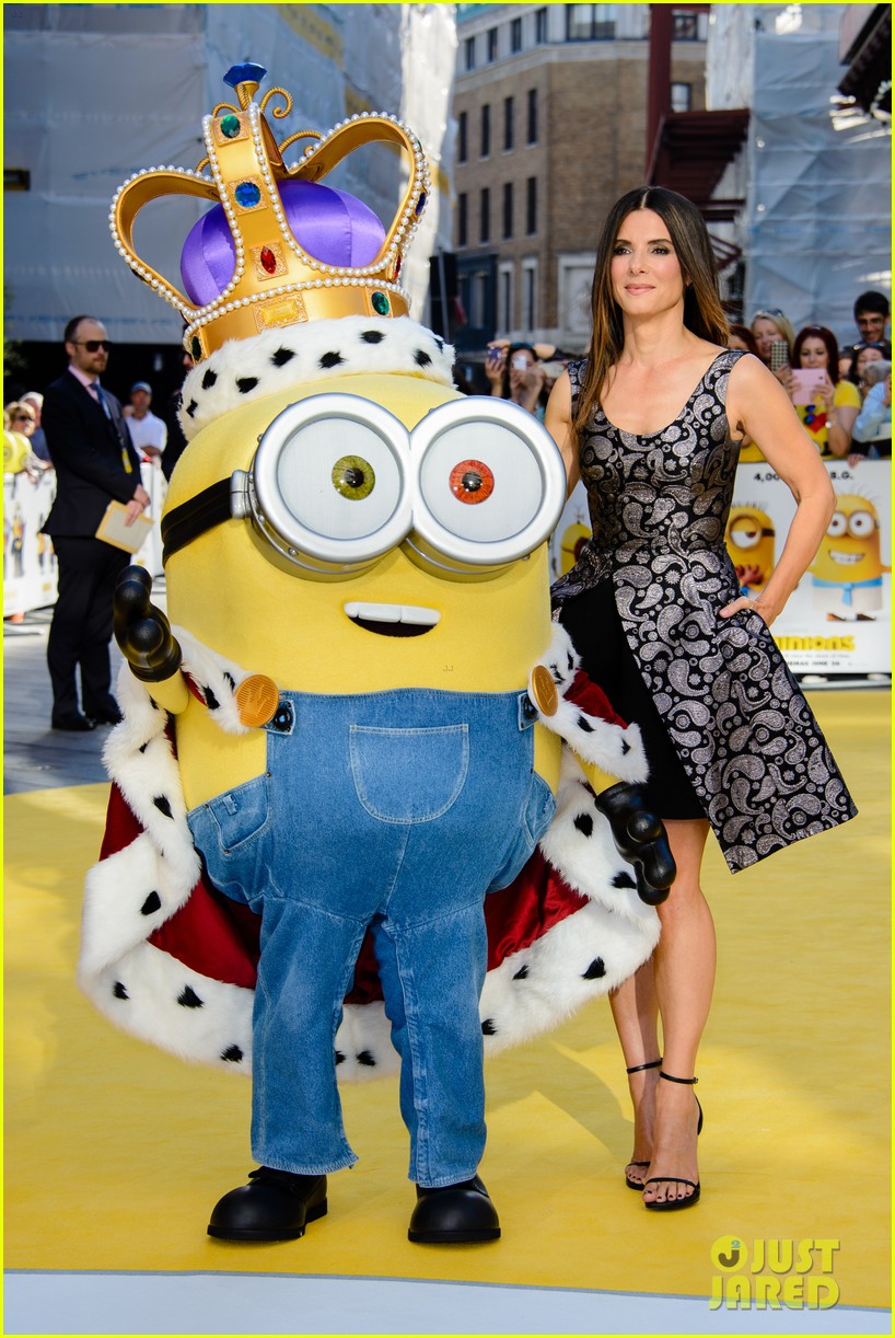 Sandra Bullock Meets the 'Minions' at London Premiere!: Photo 3391442 ...