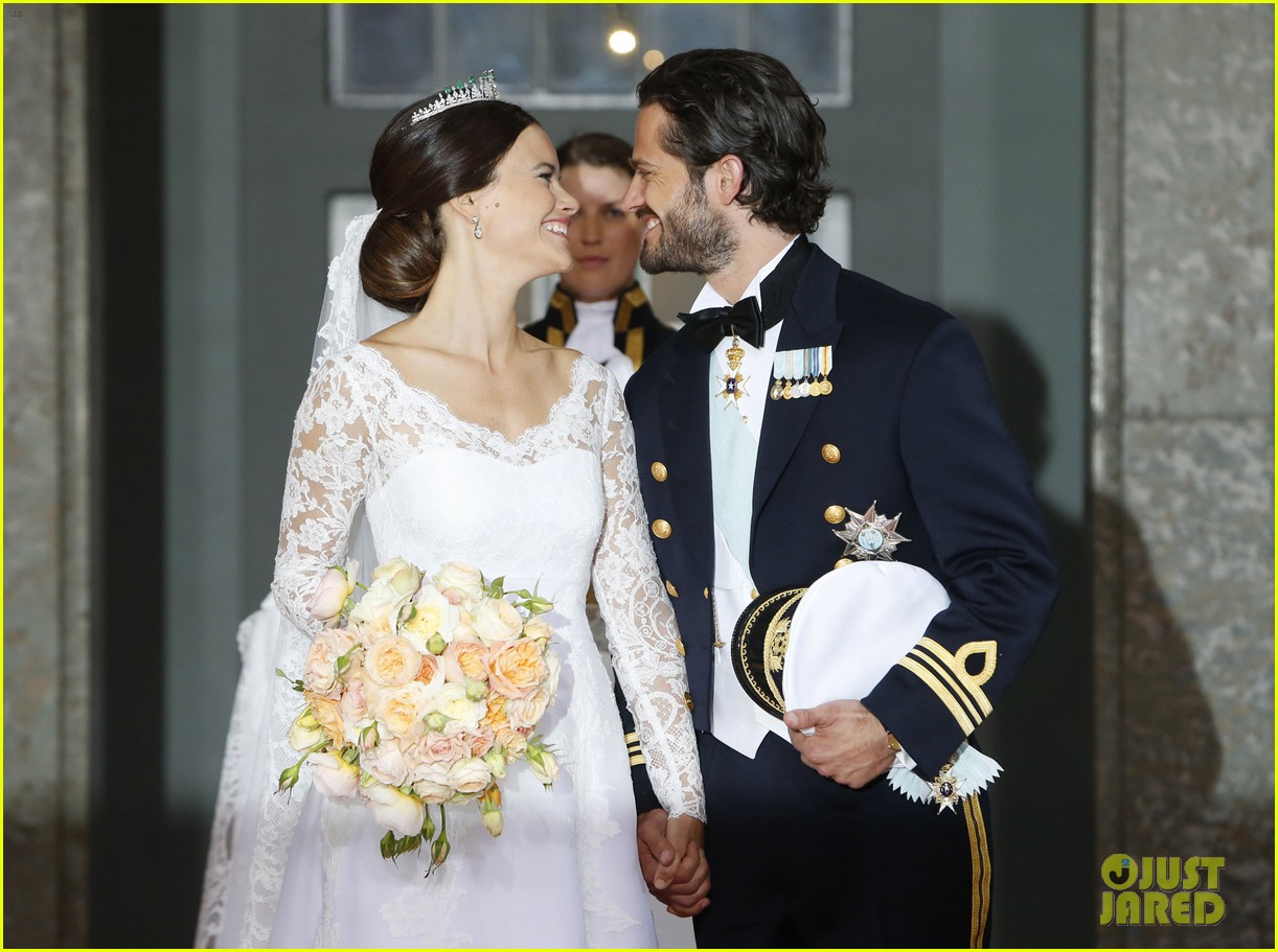 Prince Carl Philip & Sofia Hellqvist Marry in Sweden - See Her Wedding Dress!: Photo 3393037 ...