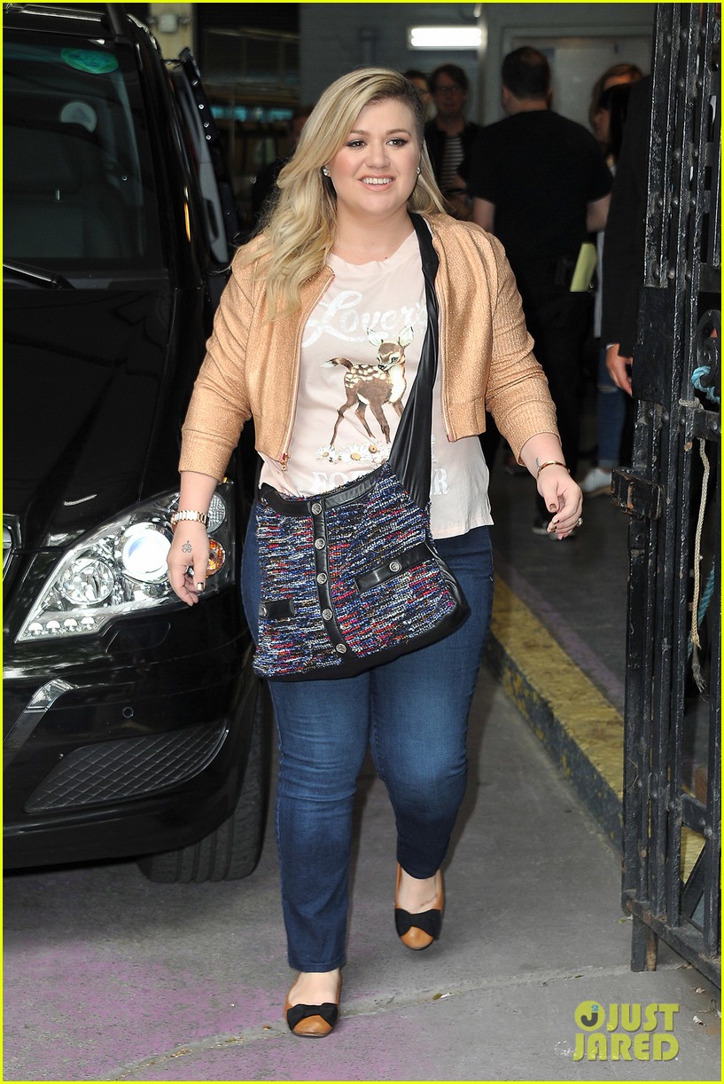 Kelly Clarkson is 'Invincible' on the Ellen Show - Watch Now!: Photo ...