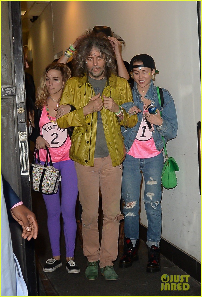 Miley Cyrus Rumored to be Dating Victoria's Secret Model Stella Maxwell ...