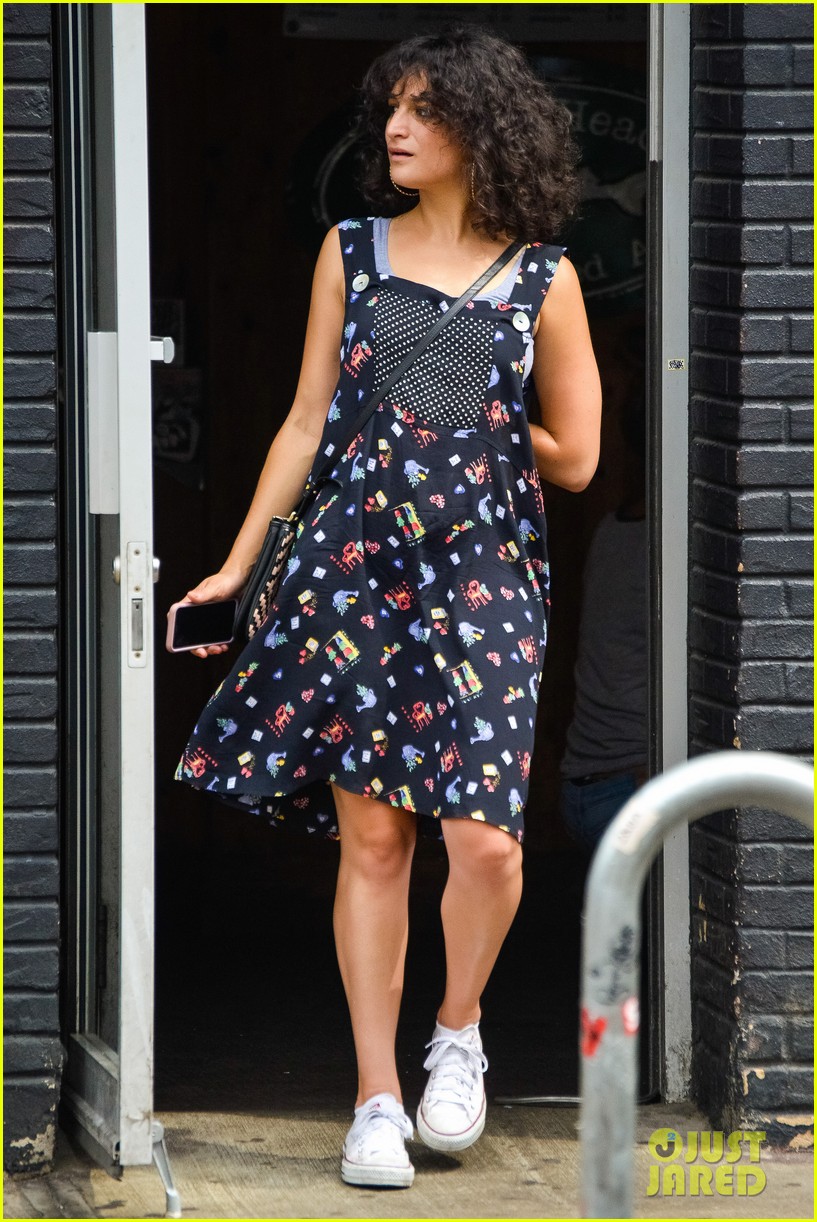 Lena Dunham Smokes Fake Joint on 'Girls' Set: Photo 3400926 | Jenny ...