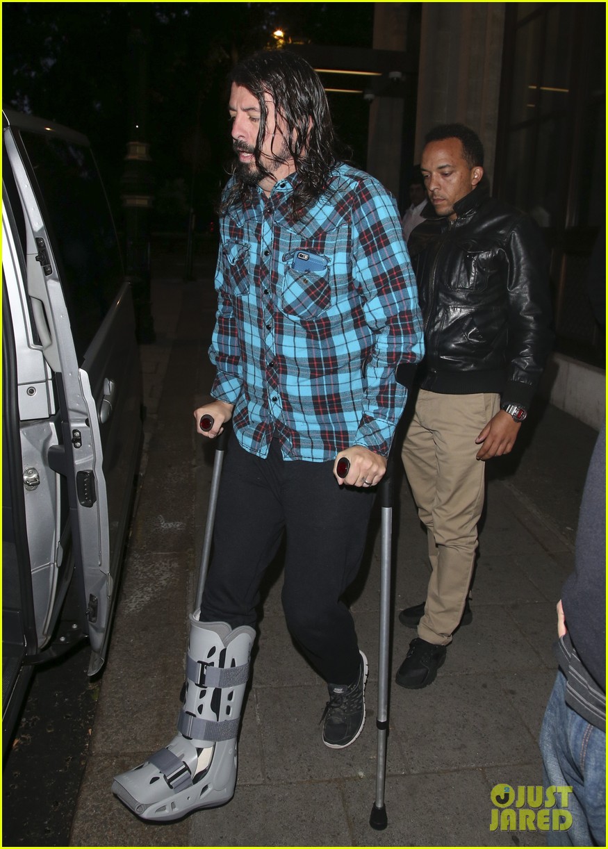 Dave Grohl Walks on Crutches After Injuring Leg in Concert: Photo ...