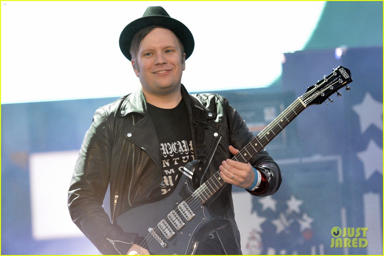 Nick Jonas & The Weeknd Heat Up The MuchMusic Video Awards 2015 - Watch ...