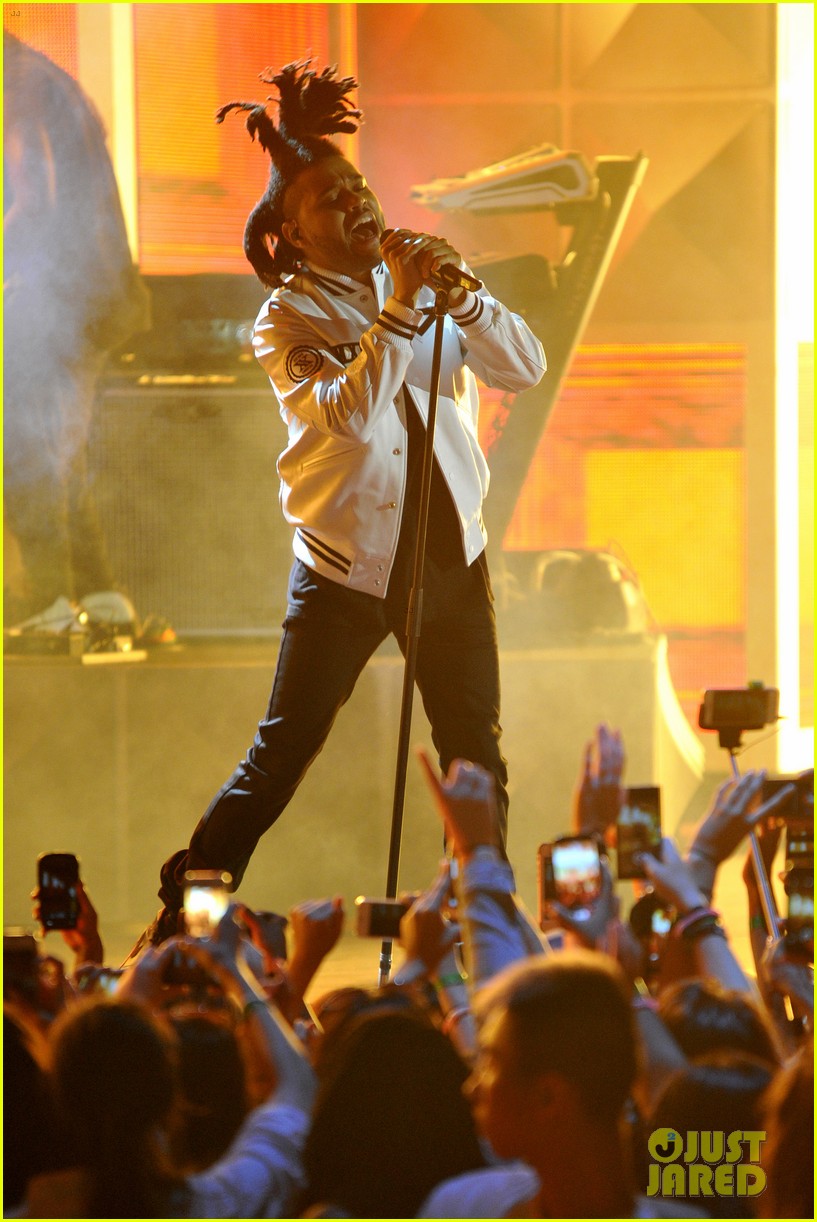 Nick Jonas & The Weeknd Heat Up The MuchMusic Video Awards 2015 - Watch ...