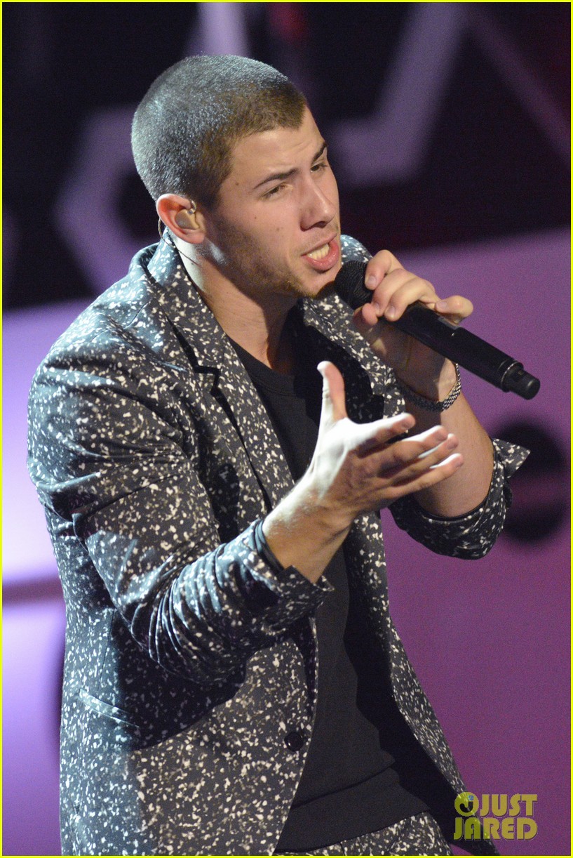 Nick Jonas & The Weeknd Heat Up The MuchMusic Video Awards 2015 - Watch ...