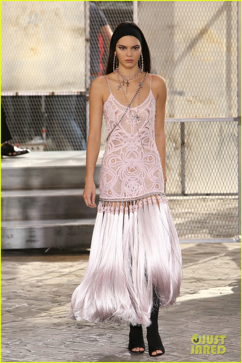 Kendall Jenner & Irina Shayk Own The Runway at Givenchy Men's Fashion ...