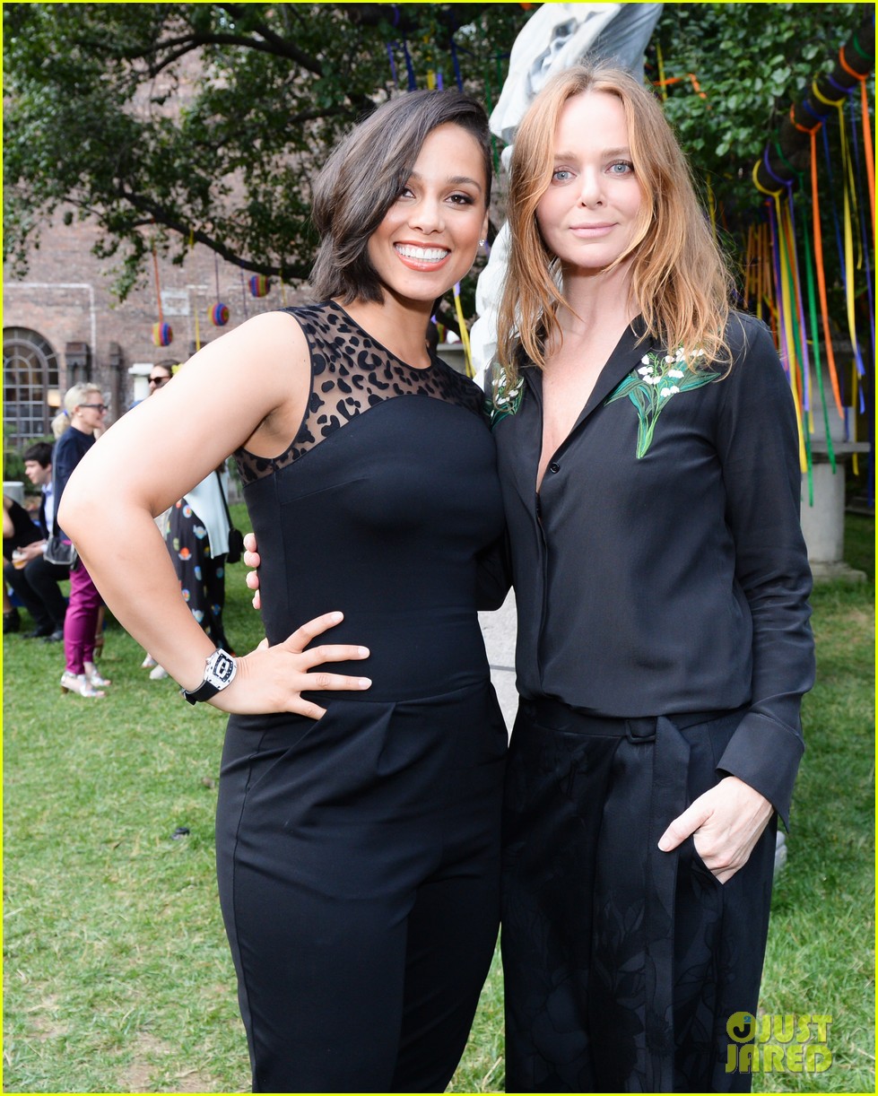 Miranda Kerr, Alexa Chung & Liv Tyler Have A Garden Party at Stella ...