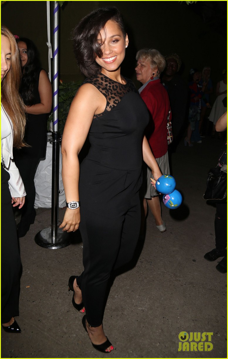 Miranda Kerr, Alexa Chung & Liv Tyler Have A Garden Party at Stella ...