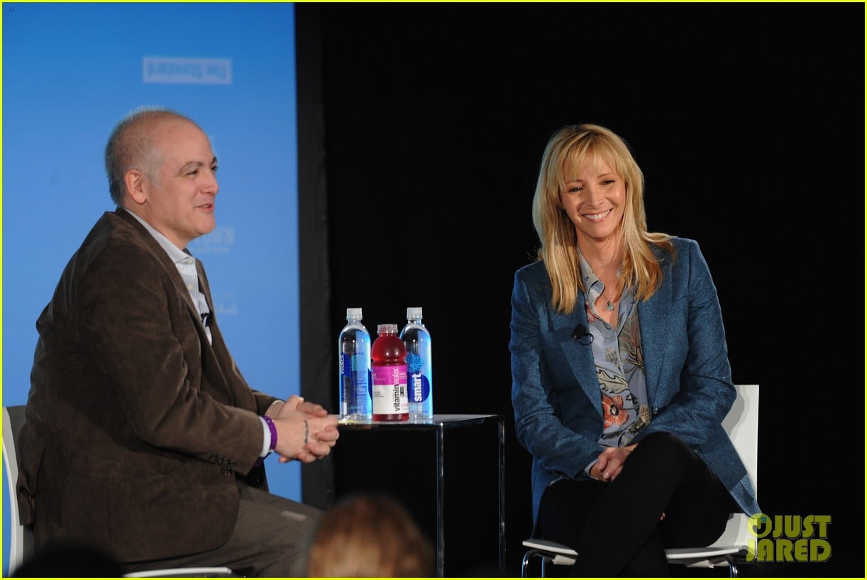 Lisa Kudrow On 'Friends' Reunion: 'The Six Of Us Can't Even Meet For ...